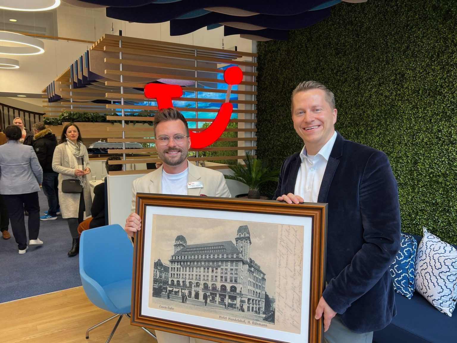 Modern, frisch und zentral: neuer TUI Store in Essen – LokaleBlicke