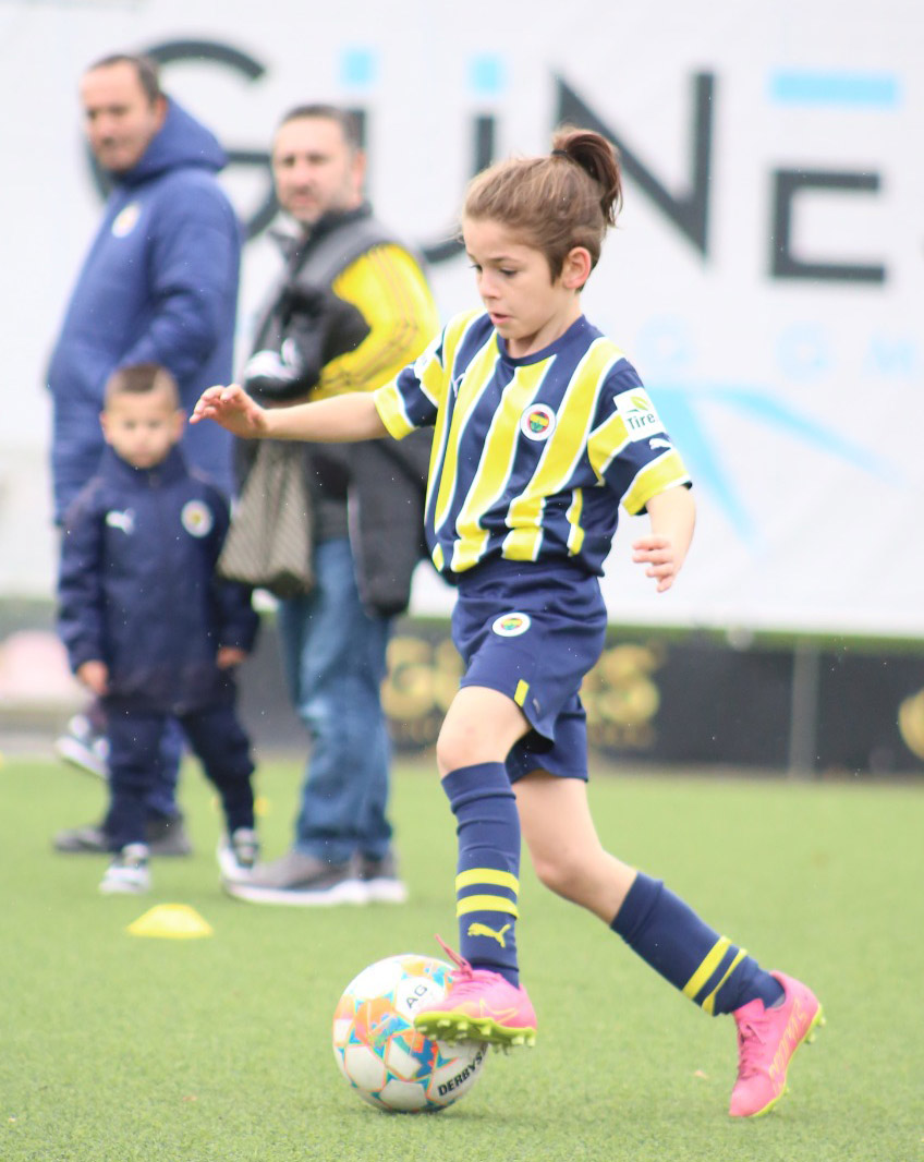 Die U10- und die U11-Mannschaft von Fenerbahce wurden Meister im 9 ...