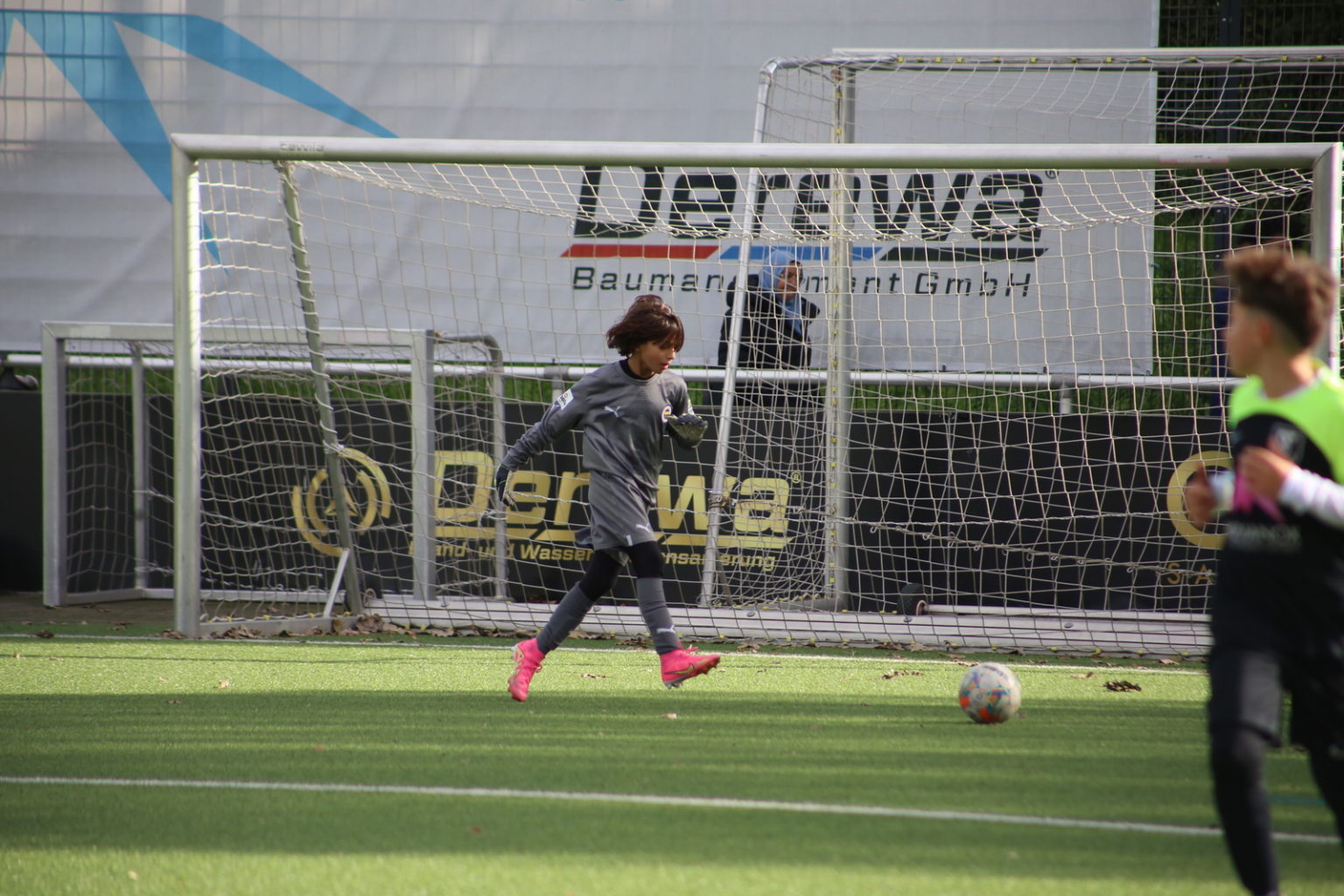 Die U10- und die U11-Mannschaft von Fenerbahce wurden Meister im 9 ...