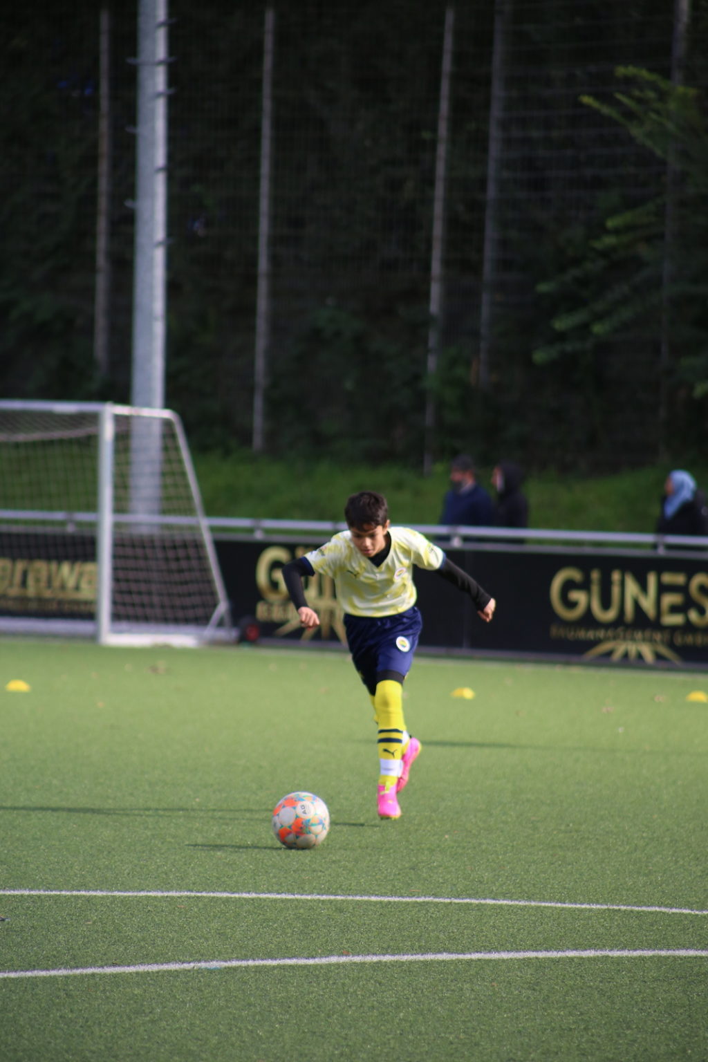 Die U10- und die U11-Mannschaft von Fenerbahce wurden Meister im 9 ...