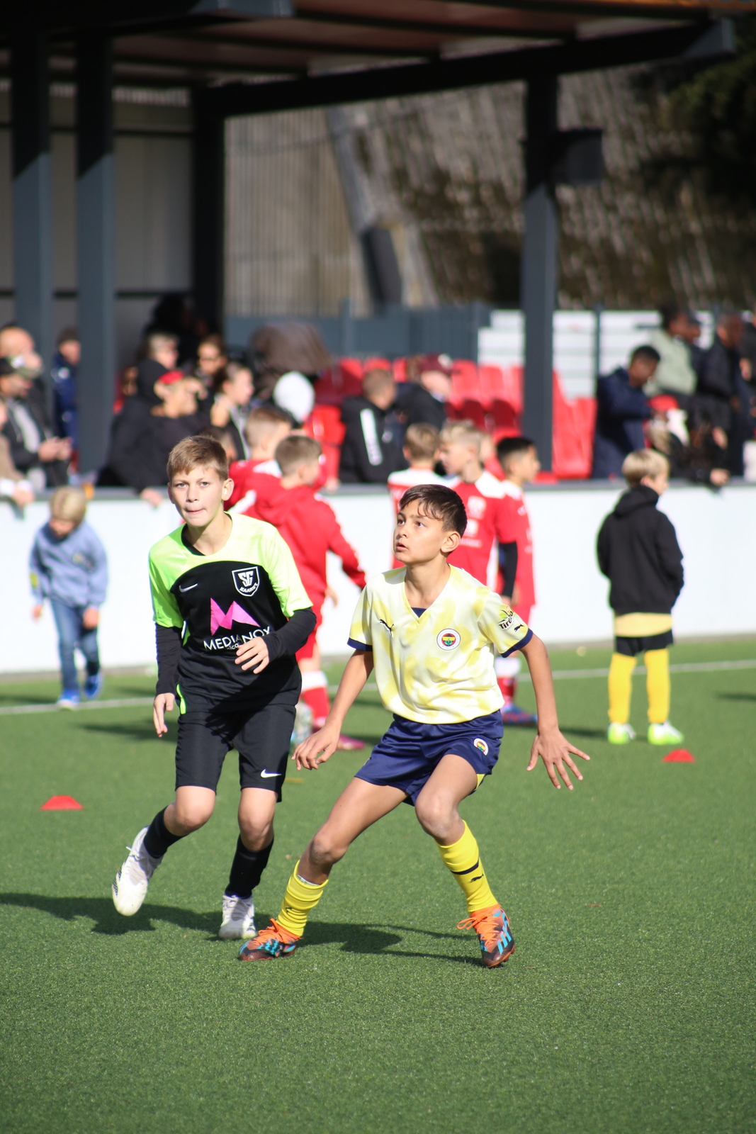 Die U10- und die U11-Mannschaft von Fenerbahce wurden Meister im 9 ...