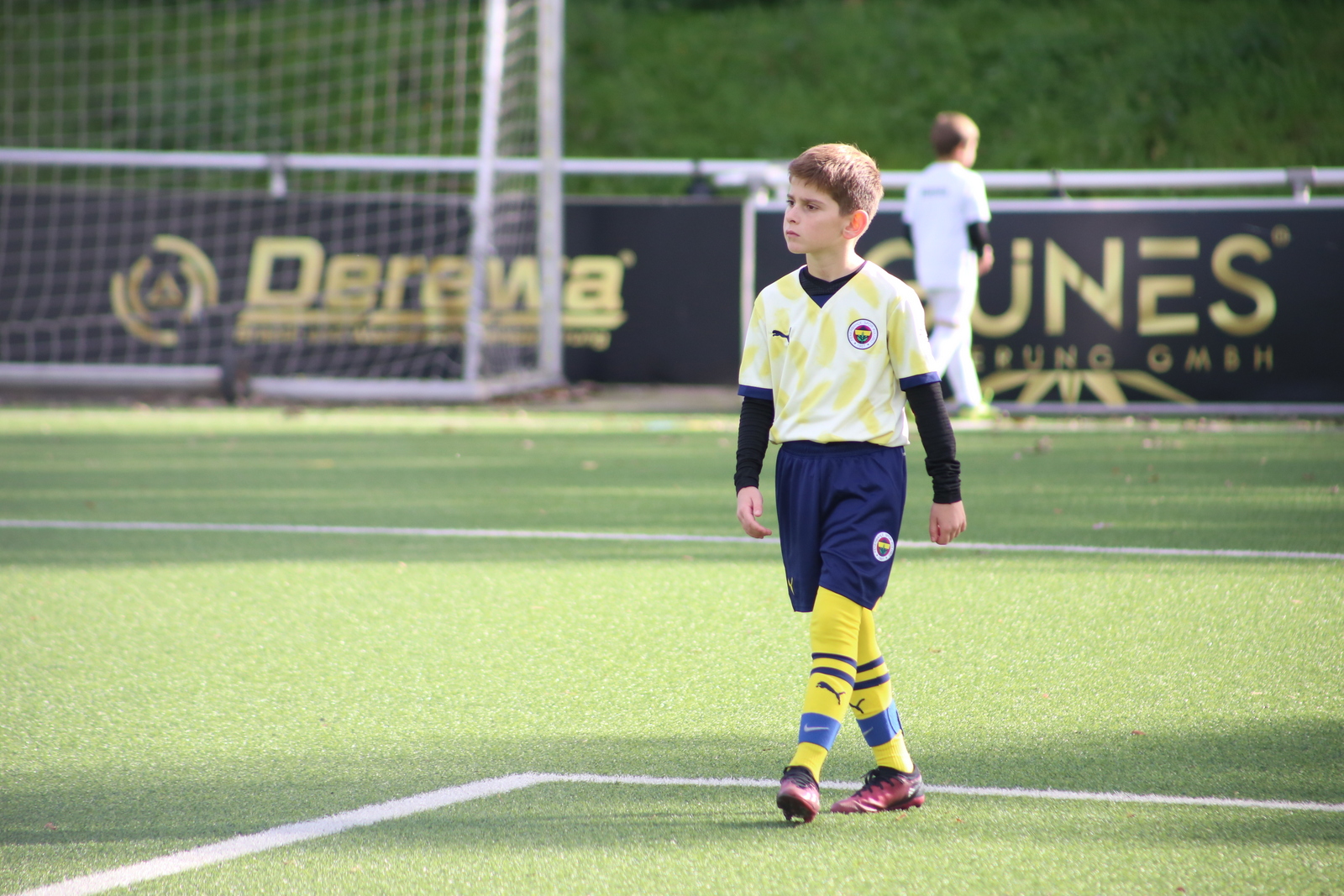 Die U10- und die U11-Mannschaft von Fenerbahce wurden Meister im 9 ...